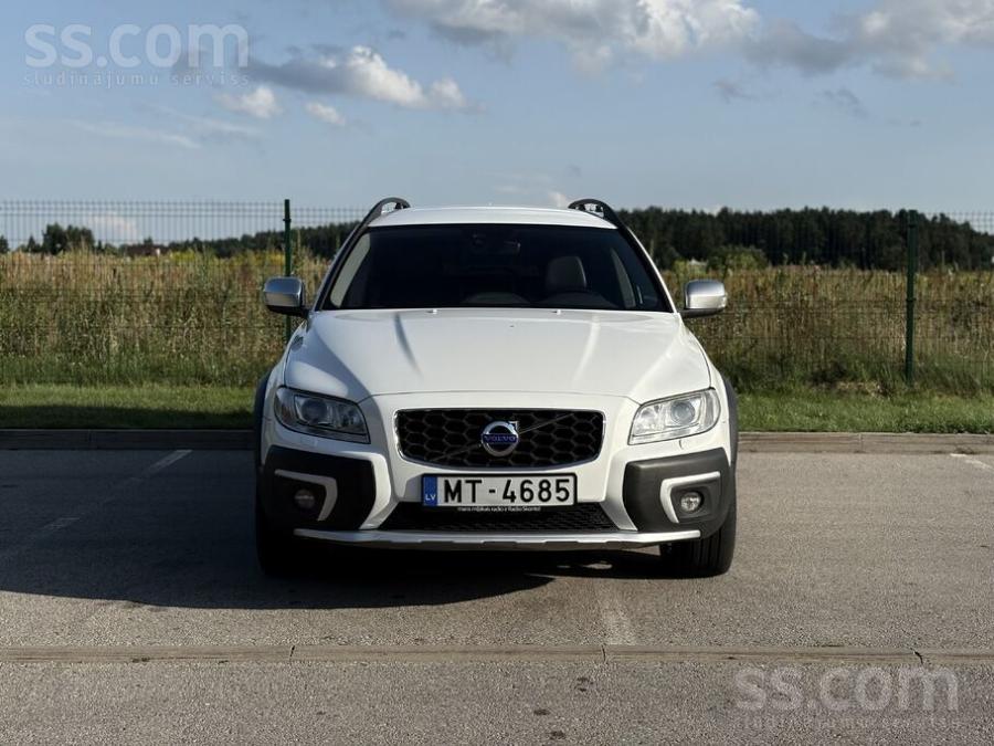 White Volvo XC70 2016 in Riga, with an engine capacity of 2.40 L and mileage of 325 thousand km for 11500 €, photo 6 on AUTOMOTO.COM.LV
