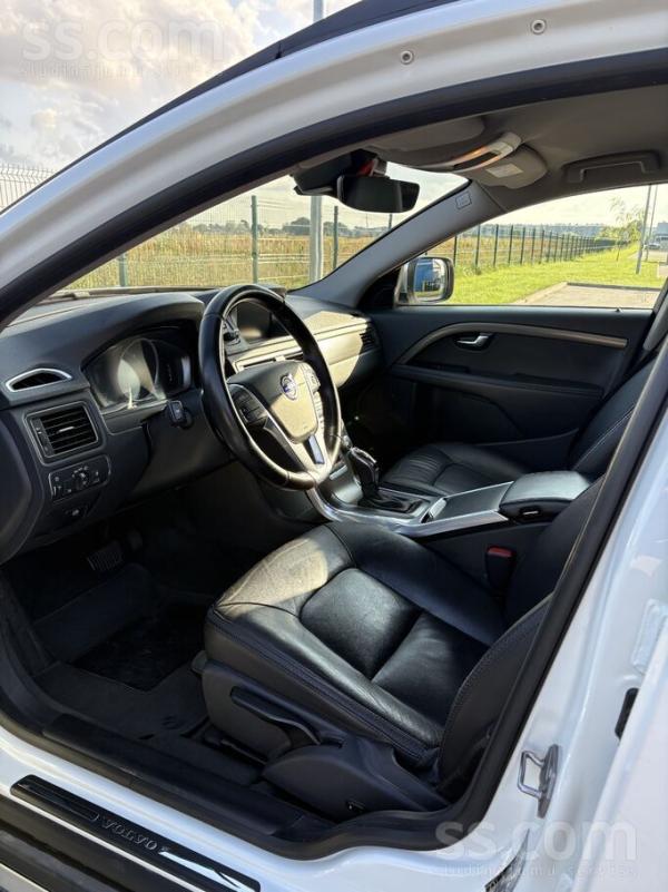 Balts Volvo XC70 2016 Rīga, ar dzinēja tilpumu 2.40 L un nobraukumu 325 tūkst. km par 11500 €, foto 8 vietnē AUTOMOTO.COM.LV