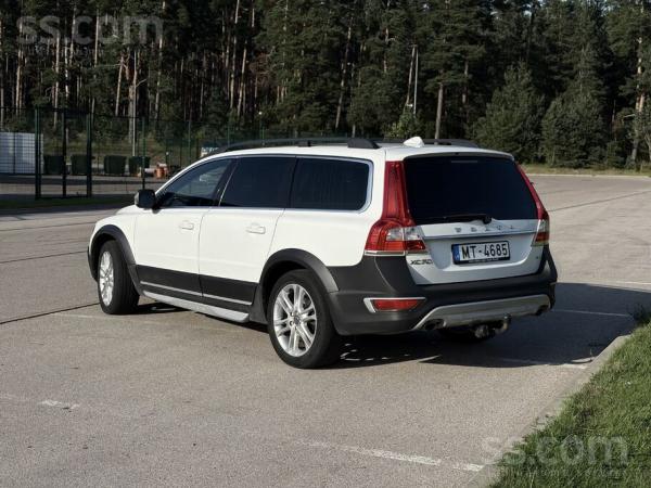White Volvo XC70 2016 in Riga, with an engine capacity of 2.40 L and mileage of 326 thousand km for 10900 €, photo 3 on AUTOMOTO.COM.LV