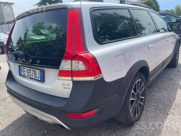 White Volvo XC70 2016 in Riga, with an engine capacity of 2.40 L and mileage of 232 thousand km for 9900 €, photo 3 on AUTOMOTO.COM.LV