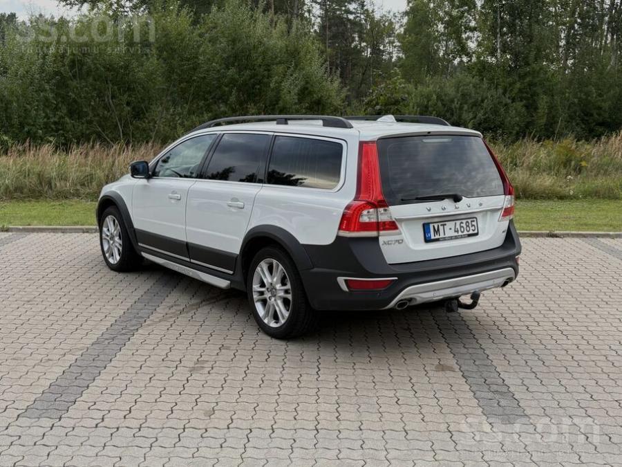 Balts Volvo XC70 2016 Rīga, ar dzinēja tilpumu 2.40 L un nobraukumu 326 tūkst. km par 11300 €, foto 4 vietnē AUTOMOTO.COM.LV