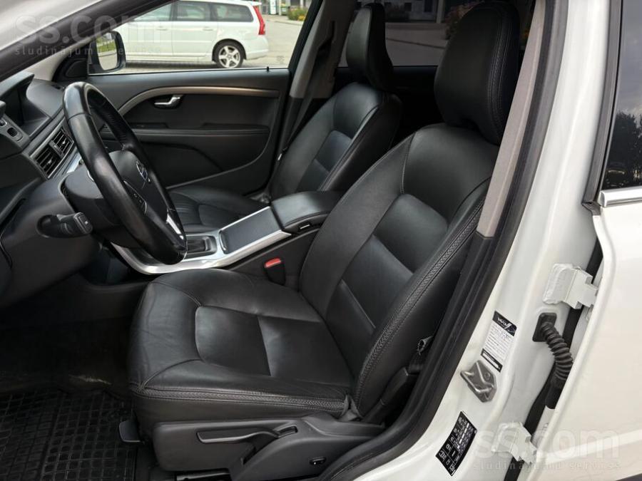 Balts Volvo XC70 2016 Rīga, ar dzinēja tilpumu 2.40 L un nobraukumu 326 tūkst. km par 11300 €, foto 8 vietnē AUTOMOTO.COM.LV