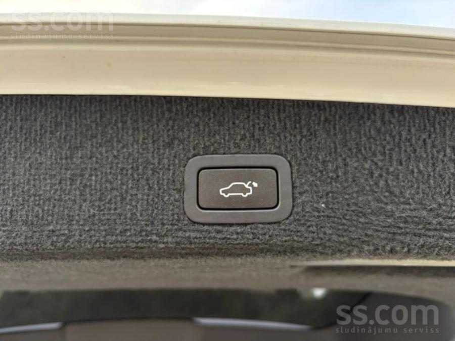 Balts Volvo XC70 2016 Rīga, ar dzinēja tilpumu 2.40 L un nobraukumu 326 tūkst. km par 11300 €, foto 10 vietnē AUTOMOTO.COM.LV