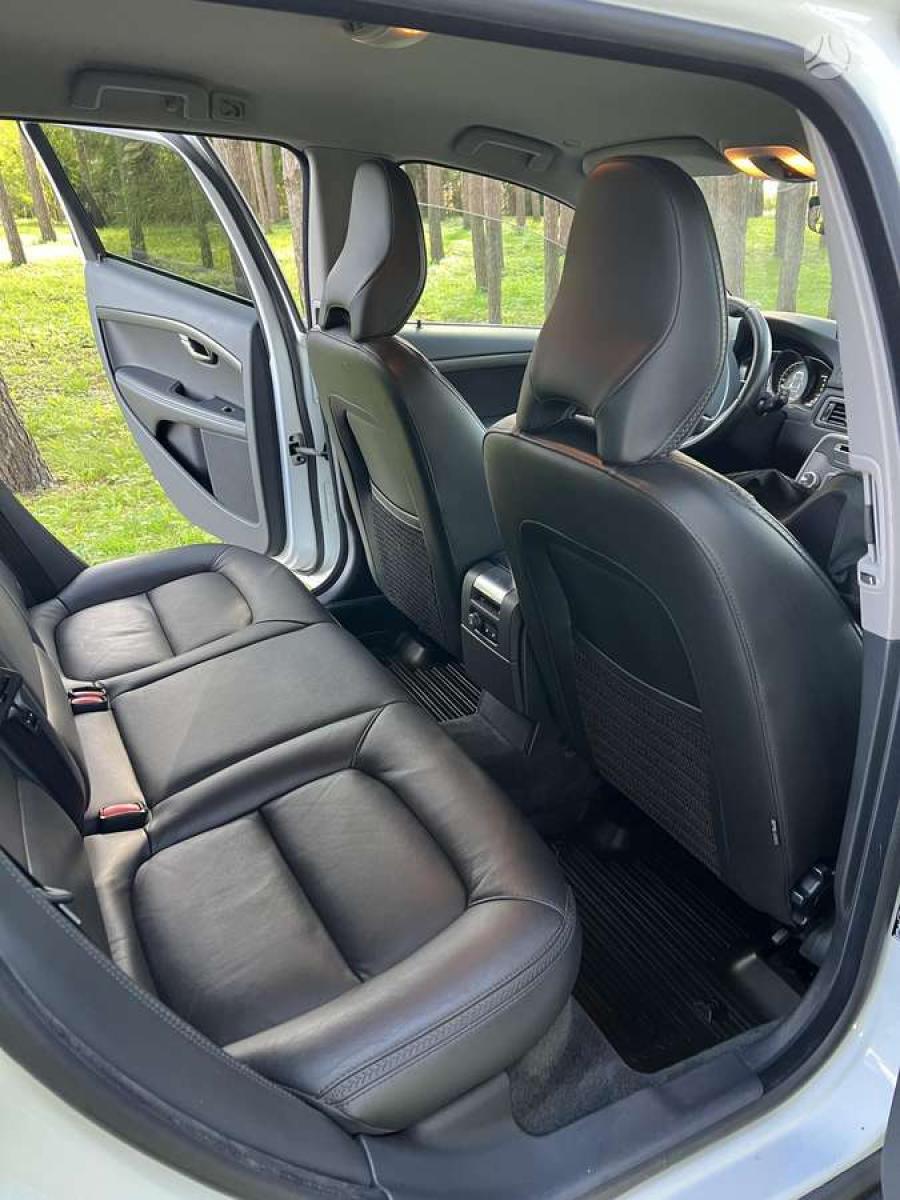 Balts Volvo XC70 2016 Utena, ar dzinēja tilpumu 2.40 L un nobraukumu 313 tūkst. km par 11650 €, foto 23 vietnē AUTOMOTO.COM.LV