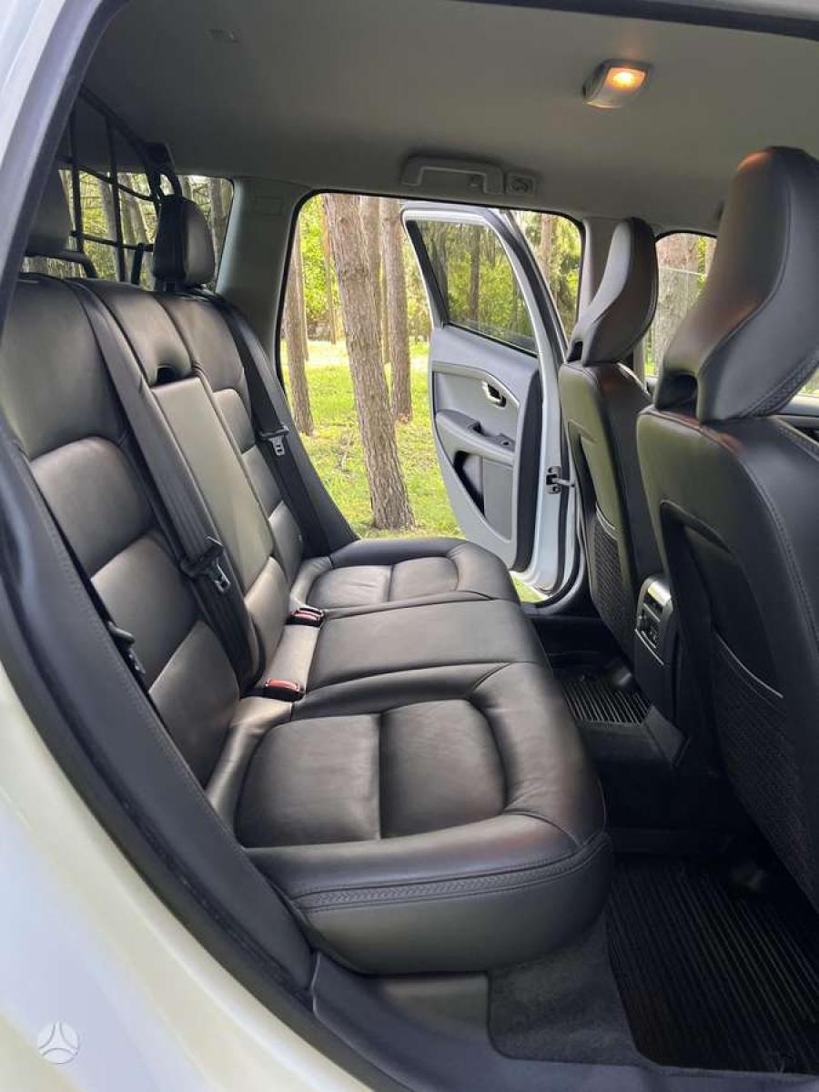 Balts Volvo XC70 2016 Utena, ar dzinēja tilpumu 2.40 L un nobraukumu 313 tūkst. km par 11650 €, foto 25 vietnē AUTOMOTO.COM.LV