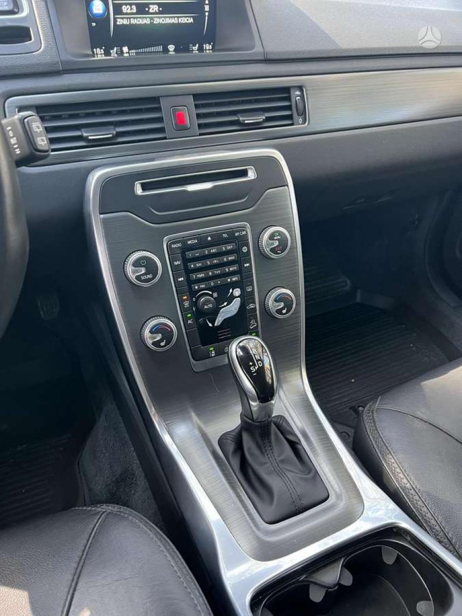 Balts Volvo XC70 2016 Utena, ar dzinēja tilpumu 2.40 L un nobraukumu 313 tūkst. km par 11650 €, foto 32 vietnē AUTOMOTO.COM.LV