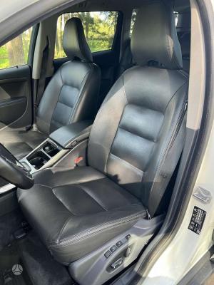Balts Volvo XC70 2016 Utena, ar dzinēja tilpumu 2.40 L un nobraukumu 313 tūkst. km par 11650 €, foto 36 vietnē AUTOMOTO.COM.LV