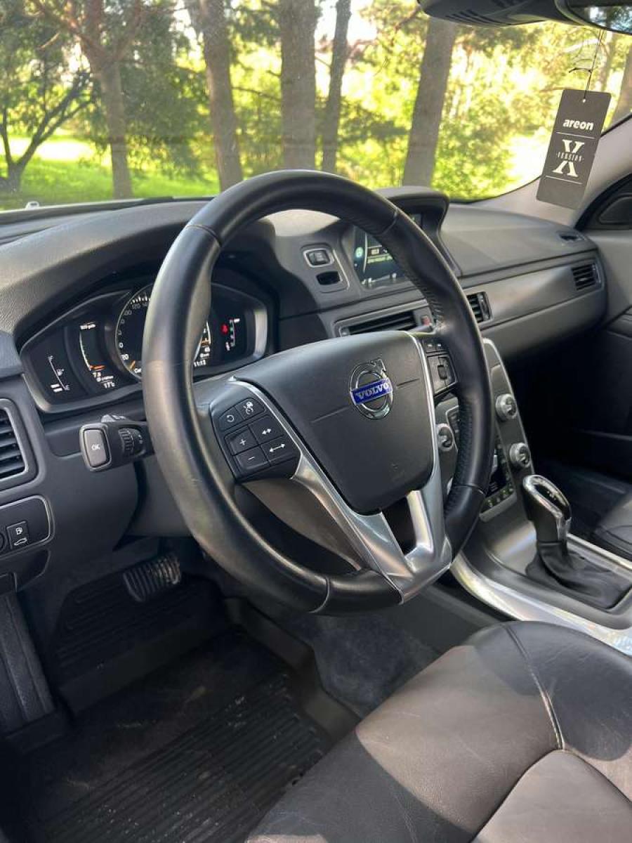 Balts Volvo XC70 2016 Utena, ar dzinēja tilpumu 2.40 L un nobraukumu 313 tūkst. km par 11650 €, foto 37 vietnē AUTOMOTO.COM.LV