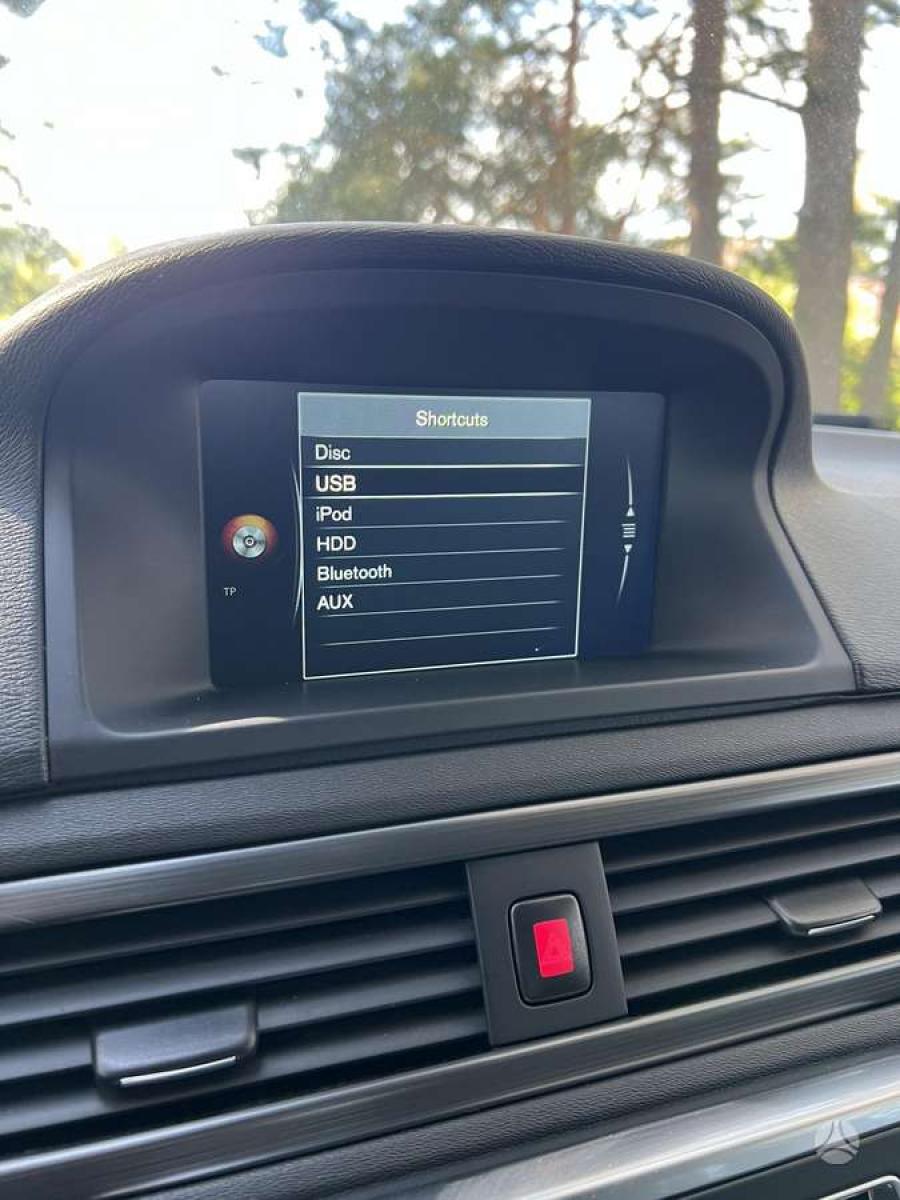 Balts Volvo XC70 2016 Utena, ar dzinēja tilpumu 2.40 L un nobraukumu 313 tūkst. km par 11650 €, foto 40 vietnē AUTOMOTO.COM.LV