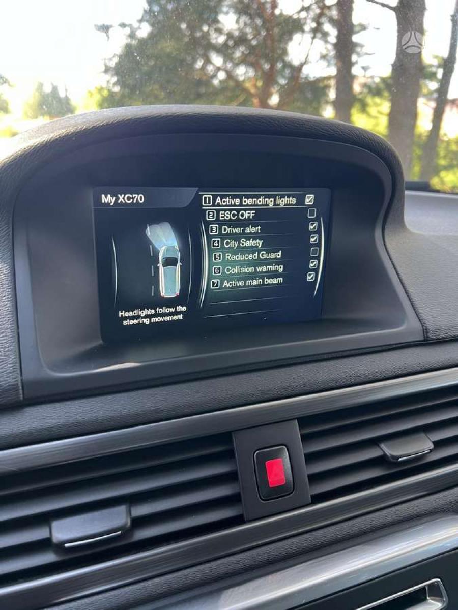 Balts Volvo XC70 2016 Utena, ar dzinēja tilpumu 2.40 L un nobraukumu 313 tūkst. km par 11650 €, foto 41 vietnē AUTOMOTO.COM.LV