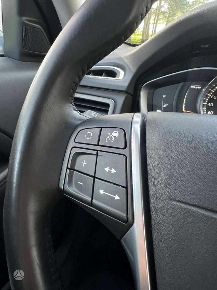 Balts Volvo XC70 2016 Utena, ar dzinēja tilpumu 2.40 L un nobraukumu 313 tūkst. km par 11650 €, foto 42 vietnē AUTOMOTO.COM.LV
