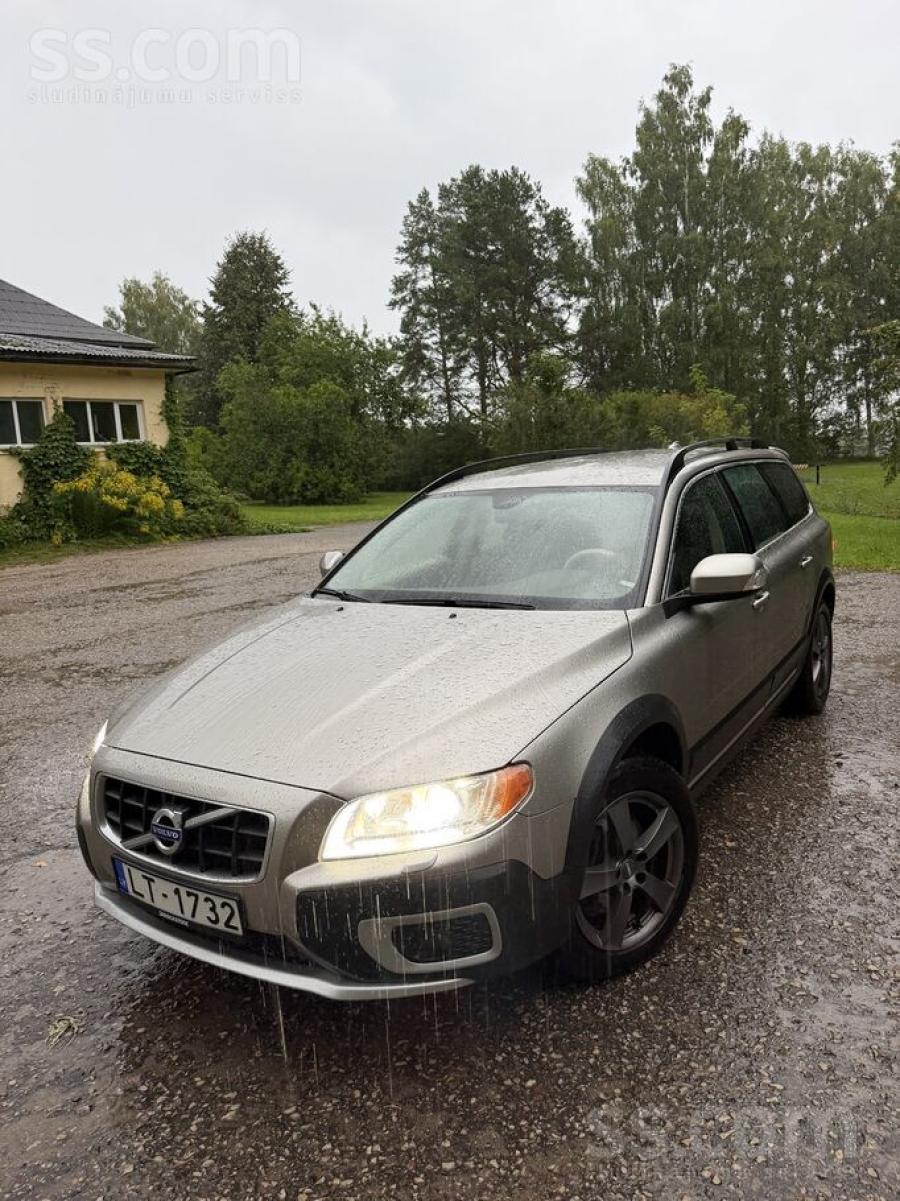 Yellow Volvo XC70 2009 in Valmiera, with an engine capacity of 2.40 L and mileage of 339 thousand km for 6500 €, photo 1 on AUTOMOTO.COM.LV