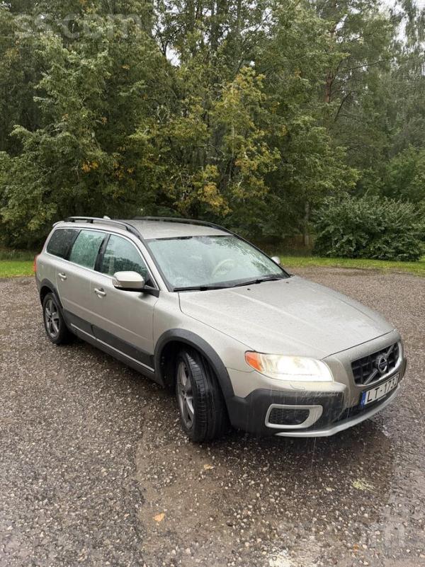 Yellow Volvo XC70 2009 in Valmiera, with an engine capacity of 2.40 L and mileage of 339 thousand km for 6500 €, photo 3 on AUTOMOTO.COM.LV