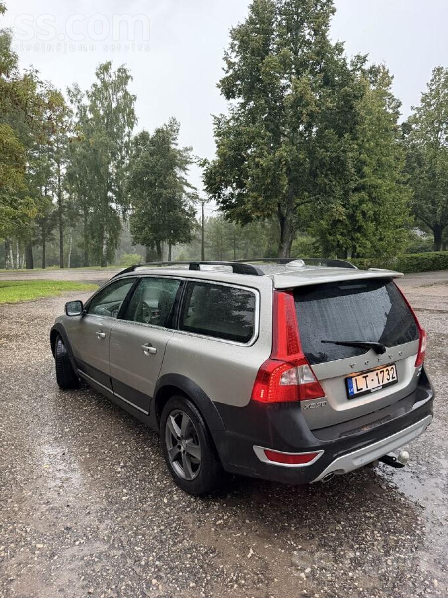 Yellow Volvo XC70 2009 in Valmiera, with an engine capacity of 2.40 L and mileage of 339 thousand km for 6500 €, photo 5 on AUTOMOTO.COM.LV