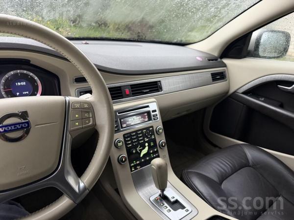 Yellow Volvo XC70 2009 in Valmiera, with an engine capacity of 2.40 L and mileage of 339 thousand km for 6500 €, photo 9 on AUTOMOTO.COM.LV