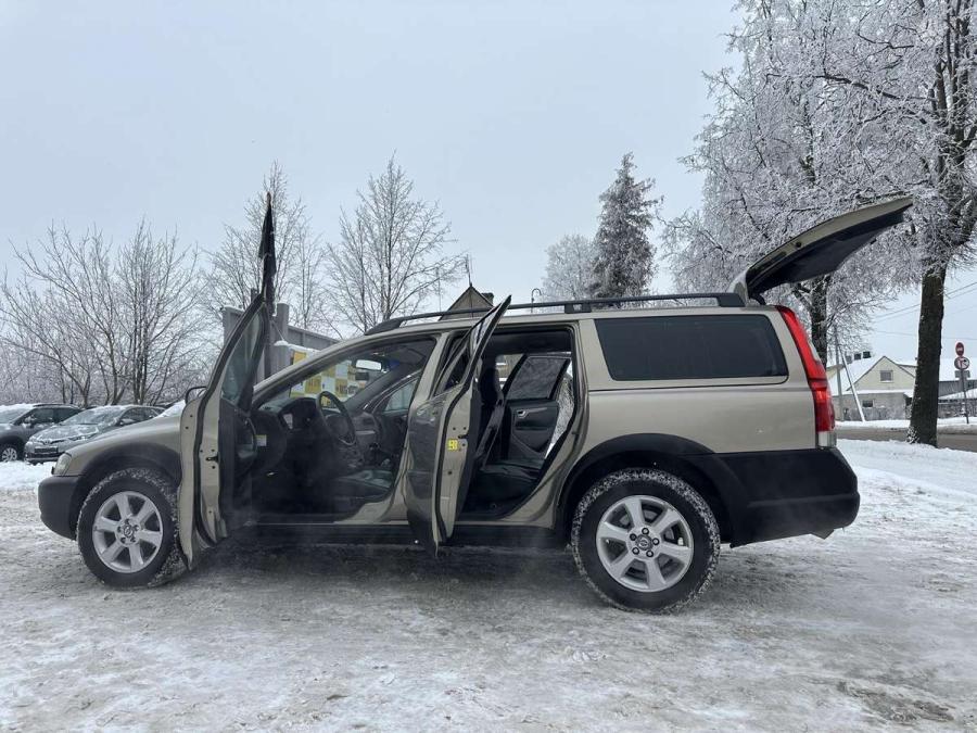 Желтый Вольво ХС70 2003 в Шяуляй, объемом двигателя 2.52 л и пробегом 265 тыс. км за 2850 €, фото 14 на AUTOMOTO.COM.LV