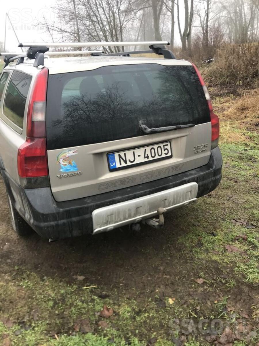 Dzeltens Volvo XC70 2004 Daugavpils, ar dzinēja tilpumu 2.40 L un nobraukumu 350 tūkst. km par 2300 €, foto 2 vietnē AUTOMOTO.COM.LV