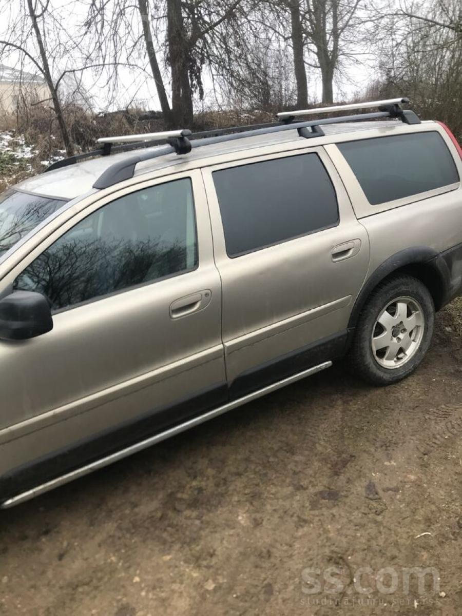 Dzeltens Volvo XC70 2004 Daugavpils, ar dzinēja tilpumu 2.40 L un nobraukumu 350 tūkst. km par 2300 €, foto 6 vietnē AUTOMOTO.COM.LV