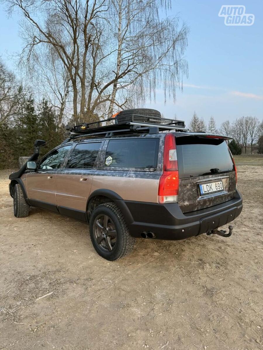 Dzeltens Volvo XC70 2004 Viļņa, ar dzinēja tilpumu 2.40 L un nobraukumu 388 tūkst. km par 4700 €, foto 6 vietnē AUTOMOTO.COM.LV