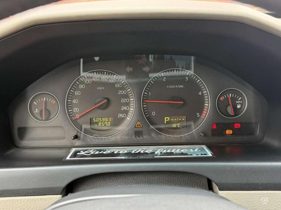 Желтый Вольво ХС70 2004 в Вильнюс, объемом двигателя 2.40 л и пробегом 506 тыс. км за 2800 €, фото 1 на AUTOMOTO.COM.LV