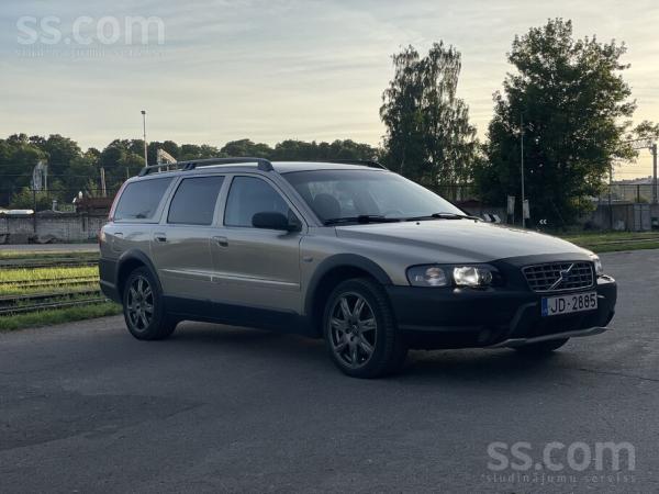 Dzeltens Volvo XC70 2004 Rīga, ar dzinēja tilpumu 2.40 L un nobraukumu 415 tūkst. km par 2975 €, foto 1 vietnē AUTOMOTO.COM.LV
