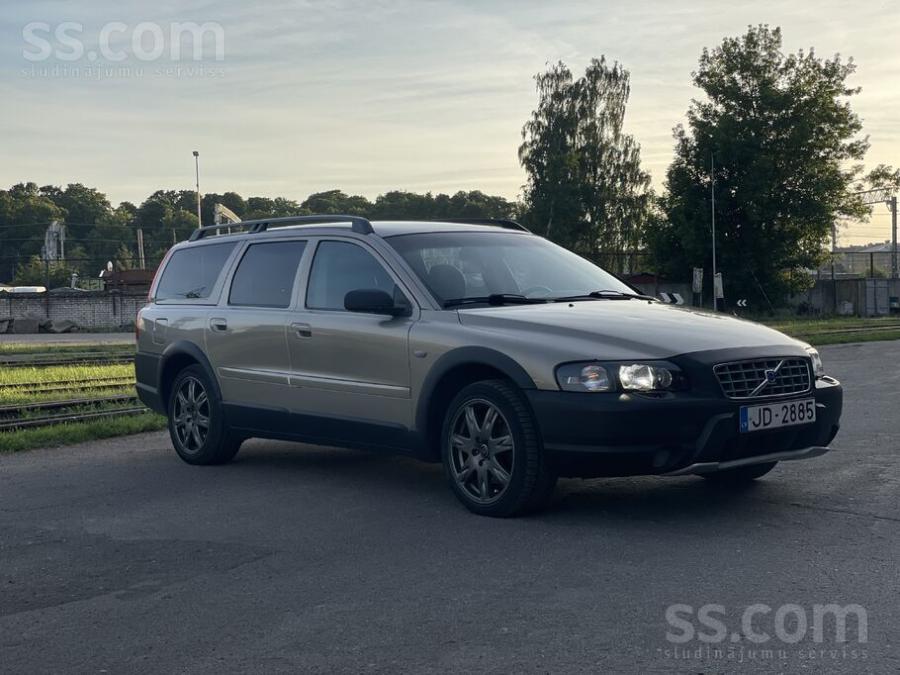 Dzeltens Volvo XC70 2004 Rīga, ar dzinēja tilpumu 2.40 L un nobraukumu 415 tūkst. km par 2975 €, foto 1 vietnē AUTOMOTO.COM.LV