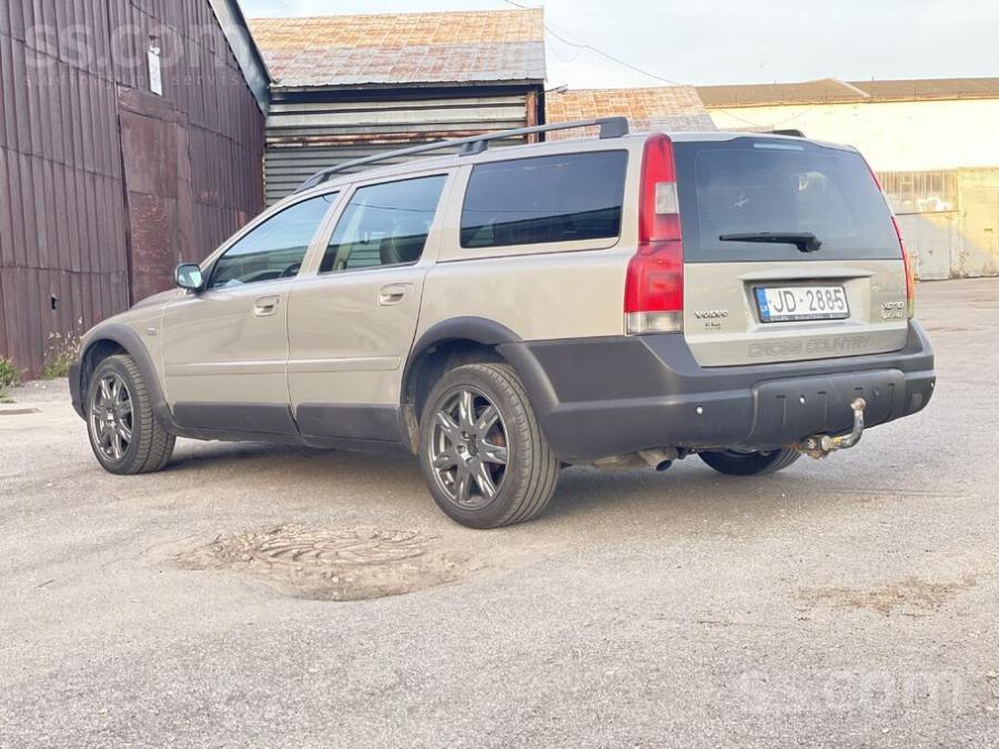 Dzeltens Volvo XC70 2004 Rīga, ar dzinēja tilpumu 2.40 L un nobraukumu 415 tūkst. km par 2975 €, foto 4 vietnē AUTOMOTO.COM.LV