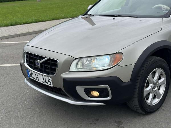 Yellow Volvo XC70 2007 in Siauliai, with an engine capacity of 2.40 L and mileage of 389 thousand km for 4300 €, photo 5 on AUTOMOTO.COM.LV