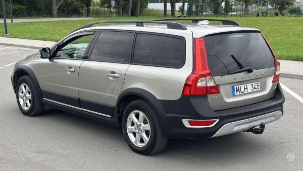 Yellow Volvo XC70 2007 in Siauliai, with an engine capacity of 2.40 L and mileage of 389 thousand km for 4300 €, photo 8 on AUTOMOTO.COM.LV