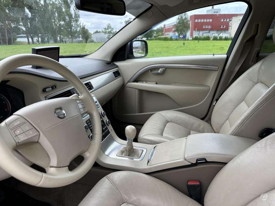 Dzeltens Volvo XC70 2007 Šauļi, ar dzinēja tilpumu 2.40 L un nobraukumu 389 tūkst. km par 4300 €, foto 15 vietnē AUTOMOTO.COM.LV