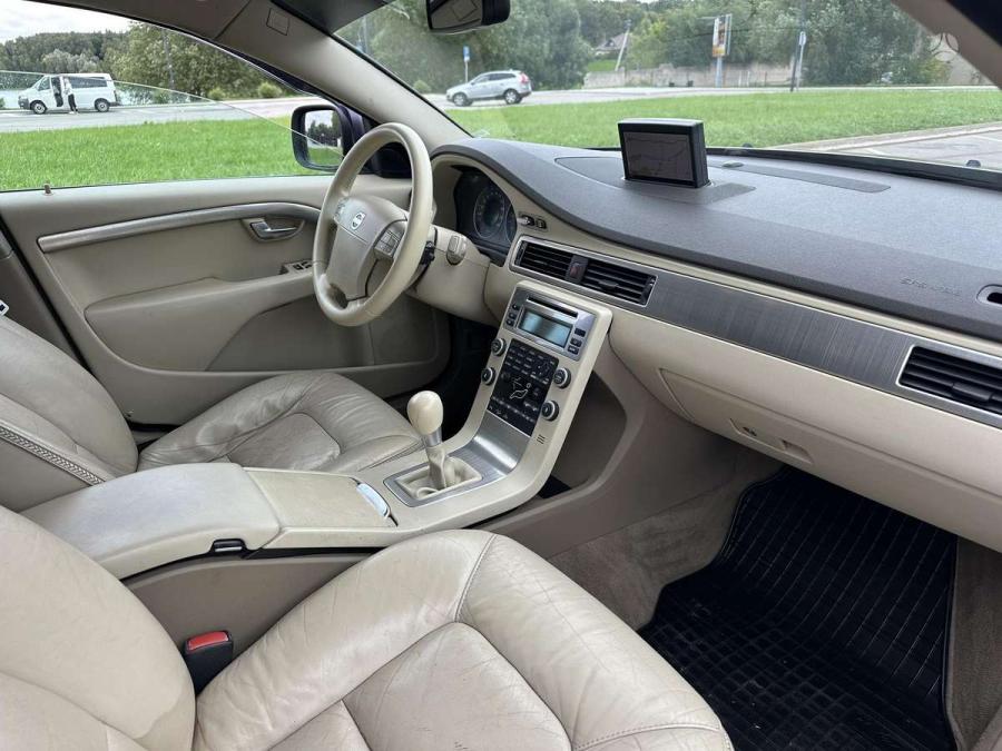 Dzeltens Volvo XC70 2007 Šauļi, ar dzinēja tilpumu 2.40 L un nobraukumu 389 tūkst. km par 4300 €, foto 17 vietnē AUTOMOTO.COM.LV