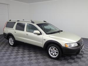 Dzeltens Volvo XC70 2007 Tallina, ar dzinēja tilpumu 2.40 L un nobraukumu 339 tūkst. km par 1999 €, foto  vietnē AUTOMOTO.COM.LV