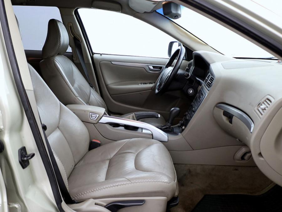 Dzeltens Volvo XC70 2007 Tallina, ar dzinēja tilpumu 2.40 L un nobraukumu 339 tūkst. km par 1999 €, foto 7 vietnē AUTOMOTO.COM.LV