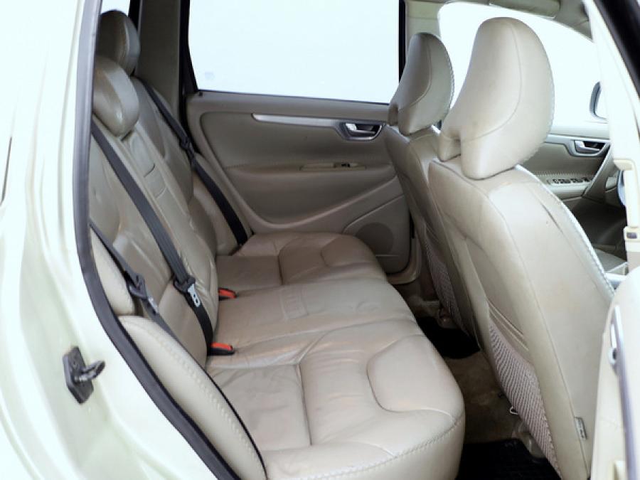 Dzeltens Volvo XC70 2007 Tallina, ar dzinēja tilpumu 2.40 L un nobraukumu 339 tūkst. km par 1999 €, foto 8 vietnē AUTOMOTO.COM.LV