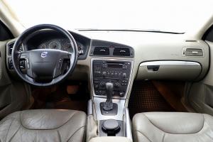 Dzeltens Volvo XC70 2007 Tallina, ar dzinēja tilpumu 2.40 L un nobraukumu 339 tūkst. km par 1999 €, foto 13 vietnē AUTOMOTO.COM.LV