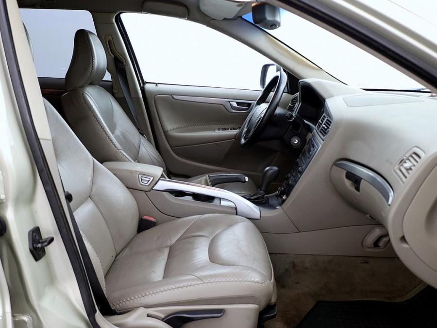 Dzeltens Volvo XC70 2007 Tallina, ar dzinēja tilpumu 2.40 L un nobraukumu 339 tūkst. km par 1999 €, foto 14 vietnē AUTOMOTO.COM.LV