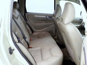 Dzeltens Volvo XC70 2007 Tallina, ar dzinēja tilpumu 2.40 L un nobraukumu 339 tūkst. km par 1999 €, foto 15 vietnē AUTOMOTO.COM.LV