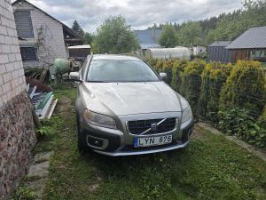 Yellow Volvo XC70 2008 in Jonava, with an engine capacity of 2.40 L and mileage of 295 thousand km for 5400 €, photo 3 on AUTOMOTO.COM.LV