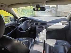 Yellow Volvo XC70 2008 in Jonava, with an engine capacity of 2.40 L and mileage of 295 thousand km for 5400 €, photo 5 on AUTOMOTO.COM.LV