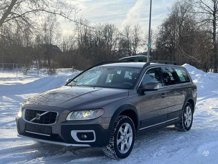 Yellow Volvo XC70 2009 in Trakai, with an engine capacity of 2.40 L and mileage of 379 thousand km for 5860 €, photo 1 on AUTOMOTO.COM.LV