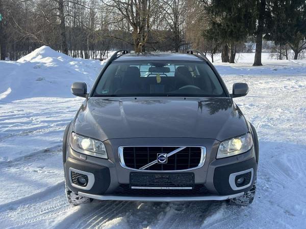 Yellow Volvo XC70 2009 in Trakai, with an engine capacity of 2.40 L and mileage of 379 thousand km for 5860 €, photo 2 on AUTOMOTO.COM.LV