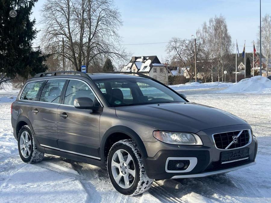 Yellow Volvo XC70 2009 in Trakai, with an engine capacity of 2.40 L and mileage of 379 thousand km for 5860 €, photo 3 on AUTOMOTO.COM.LV
