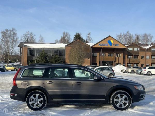 Yellow Volvo XC70 2009 in Trakai, with an engine capacity of 2.40 L and mileage of 379 thousand km for 5860 €, photo 4 on AUTOMOTO.COM.LV