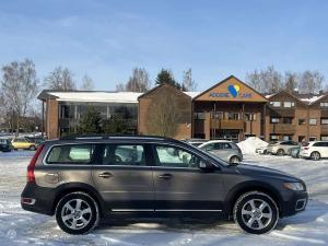Yellow Volvo XC70 2009 in Trakai, with an engine capacity of 2.40 L and mileage of 379 thousand km for 5860 €, photo 4 on AUTOMOTO.COM.LV