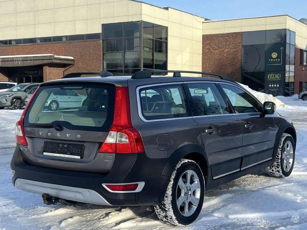 Yellow Volvo XC70 2009 in Trakai, with an engine capacity of 2.40 L and mileage of 379 thousand km for 5860 €, photo 5 on AUTOMOTO.COM.LV