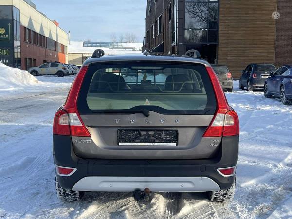 Yellow Volvo XC70 2009 in Trakai, with an engine capacity of 2.40 L and mileage of 379 thousand km for 5860 €, photo 6 on AUTOMOTO.COM.LV