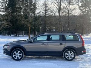 Yellow Volvo XC70 2009 in Trakai, with an engine capacity of 2.40 L and mileage of 379 thousand km for 5860 €, photo 8 on AUTOMOTO.COM.LV