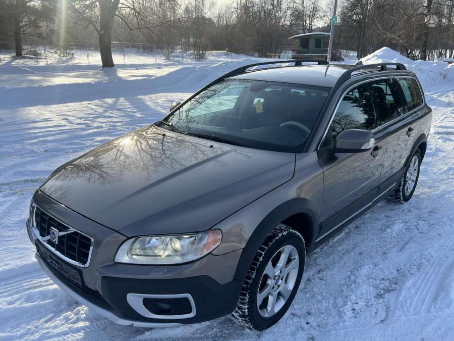 Yellow Volvo XC70 2009 in Trakai, with an engine capacity of 2.40 L and mileage of 379 thousand km for 5860 €, photo 9 on AUTOMOTO.COM.LV