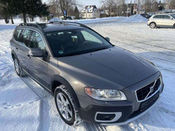 Yellow Volvo XC70 2009 in Trakai, with an engine capacity of 2.40 L and mileage of 379 thousand km for 5860 €, photo 10 on AUTOMOTO.COM.LV