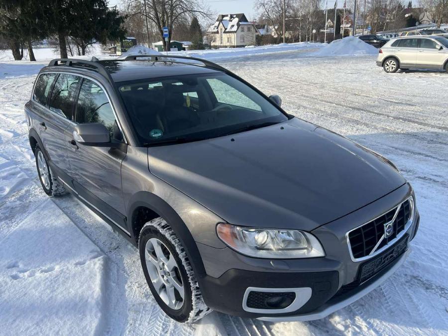 Yellow Volvo XC70 2009 in Trakai, with an engine capacity of 2.40 L and mileage of 379 thousand km for 5860 €, photo 10 on AUTOMOTO.COM.LV